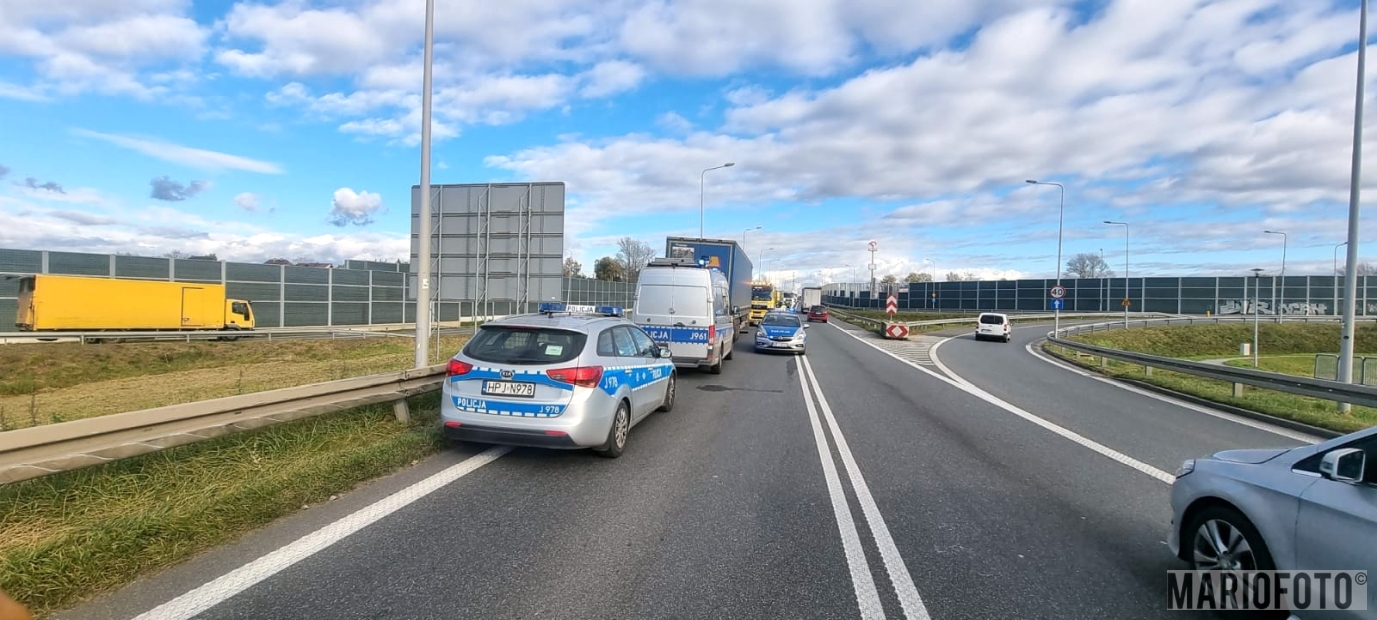Ciężarówka wjechała w barierki na obwodnicy Opola - Opowiecie.info