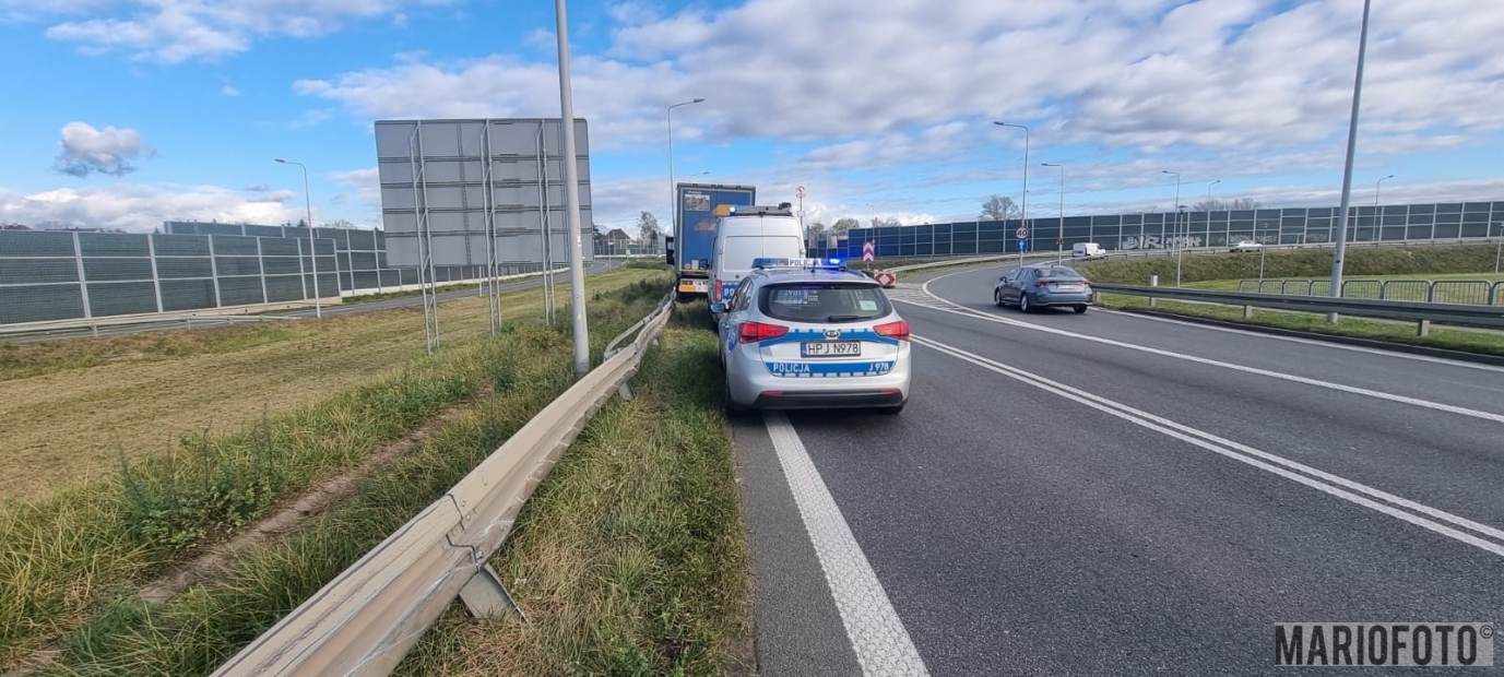 Ciężarówka wjechała w barierki na obwodnicy Opola - Opowiecie.info